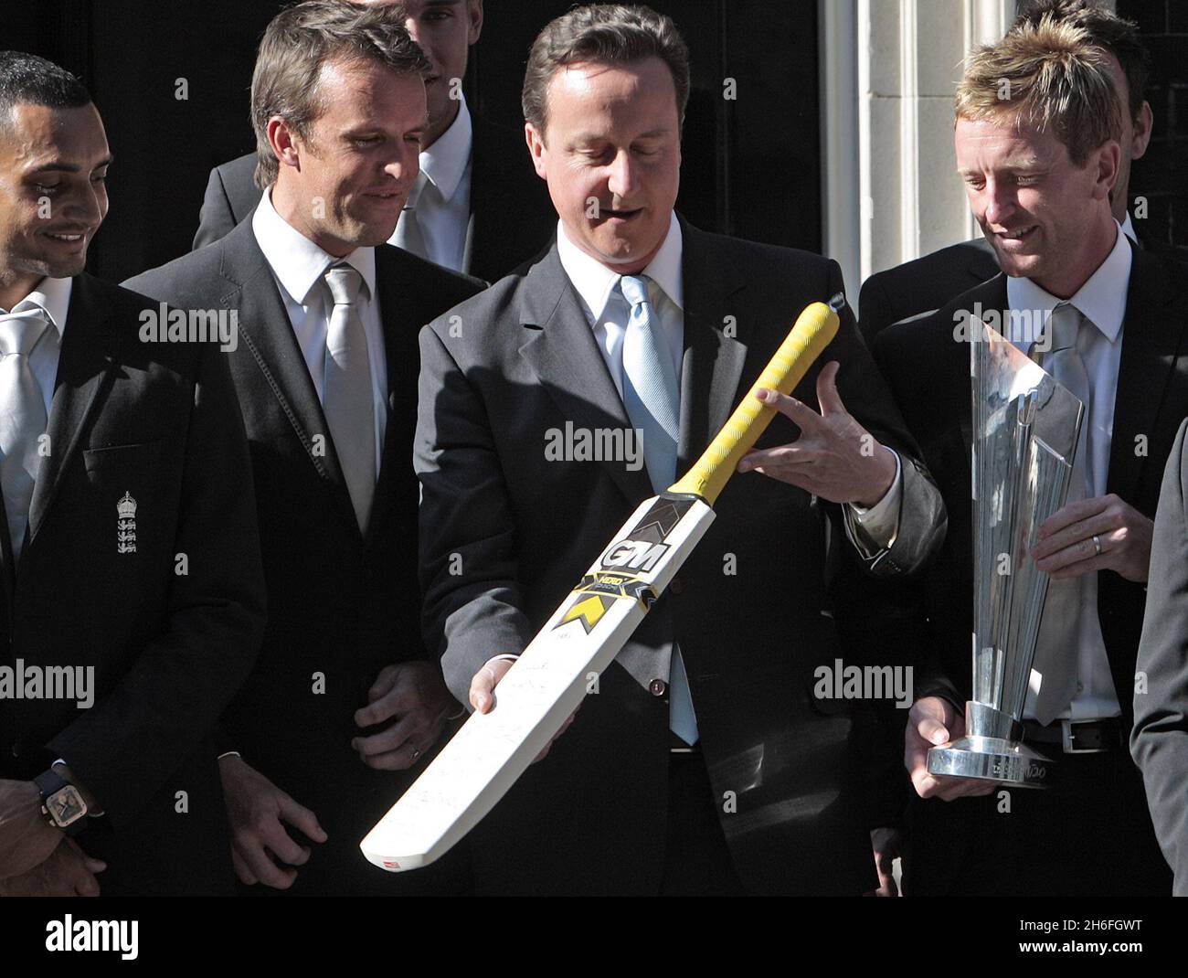 The England cricket team pictured with PM David Cameron in Downing ...