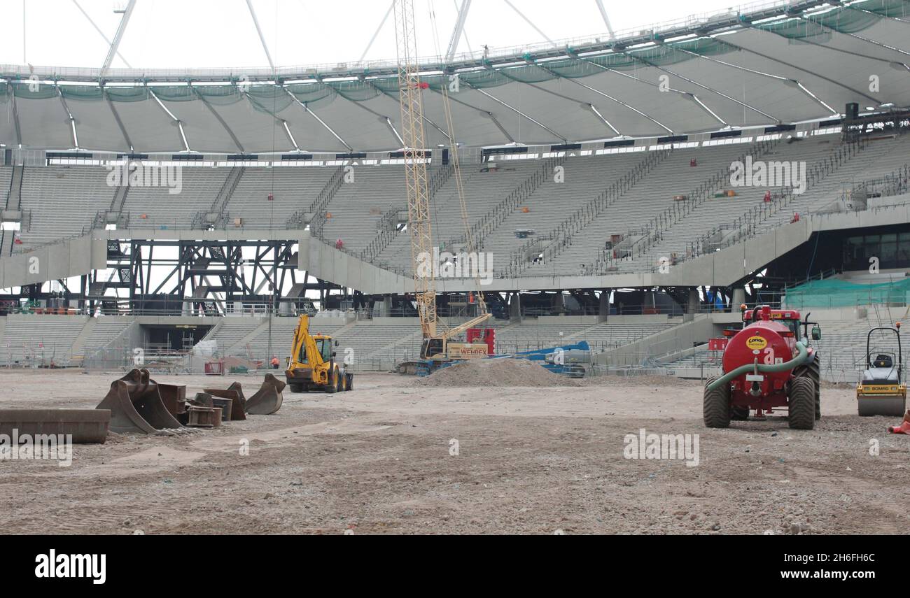 London 2012 olympics stadium inside hi-res stock photography and images ...