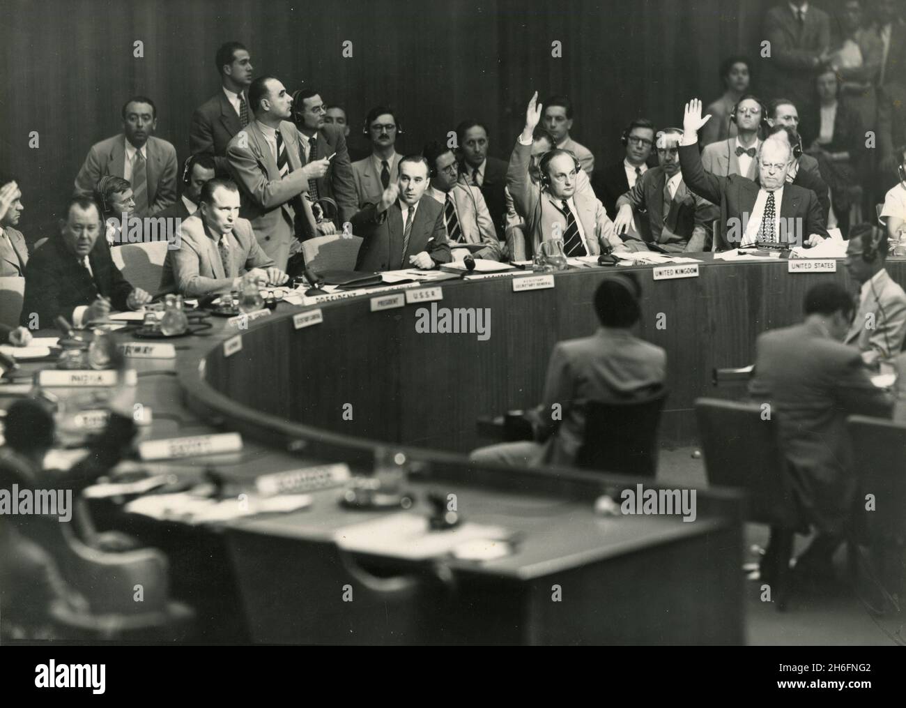 United Nations Security Council votes 8 to 2 against a proposal by ...