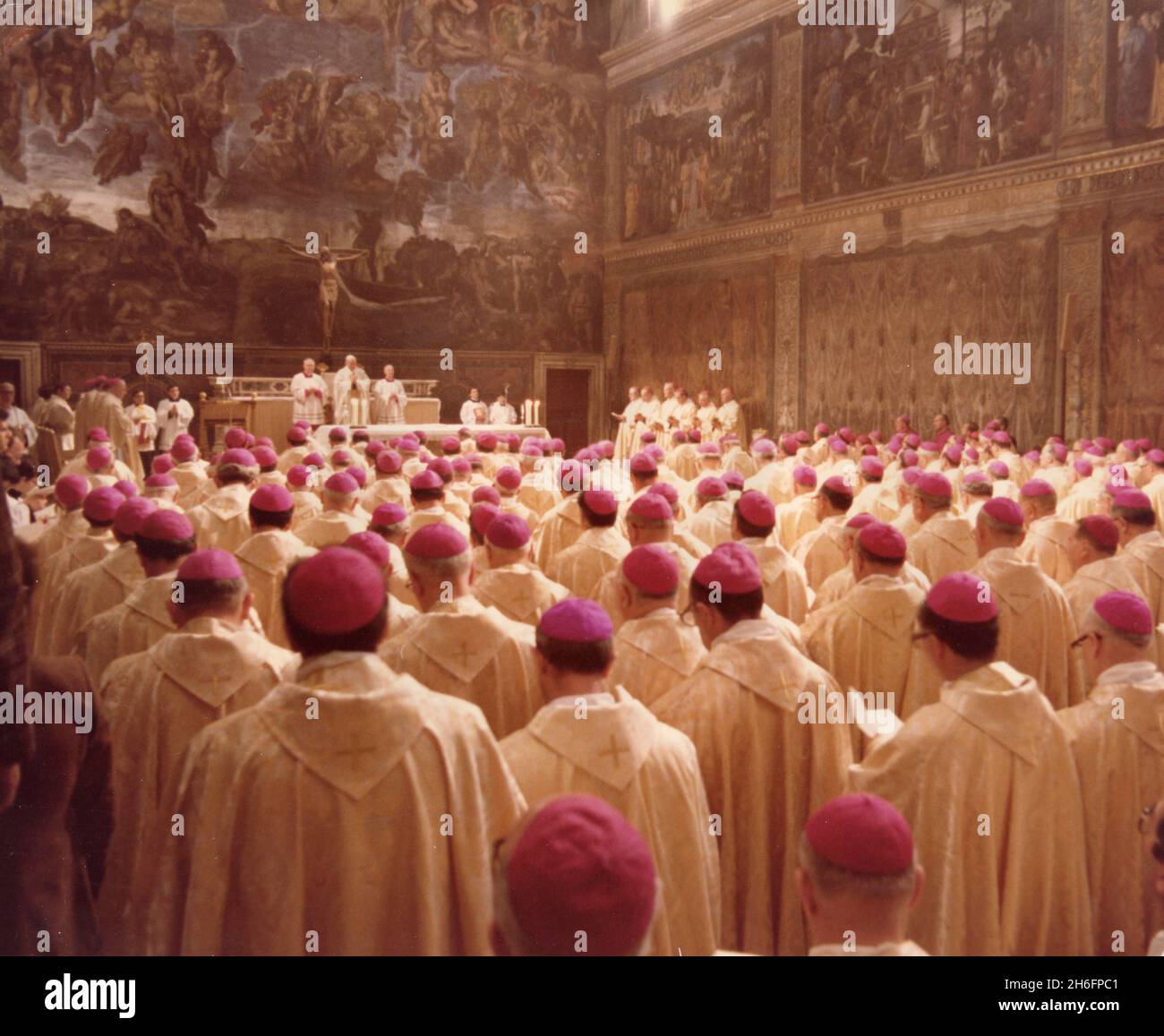 Bishops Mass in the Sistine Chapel, Vatican City 1980s Stock Photo - Alamy