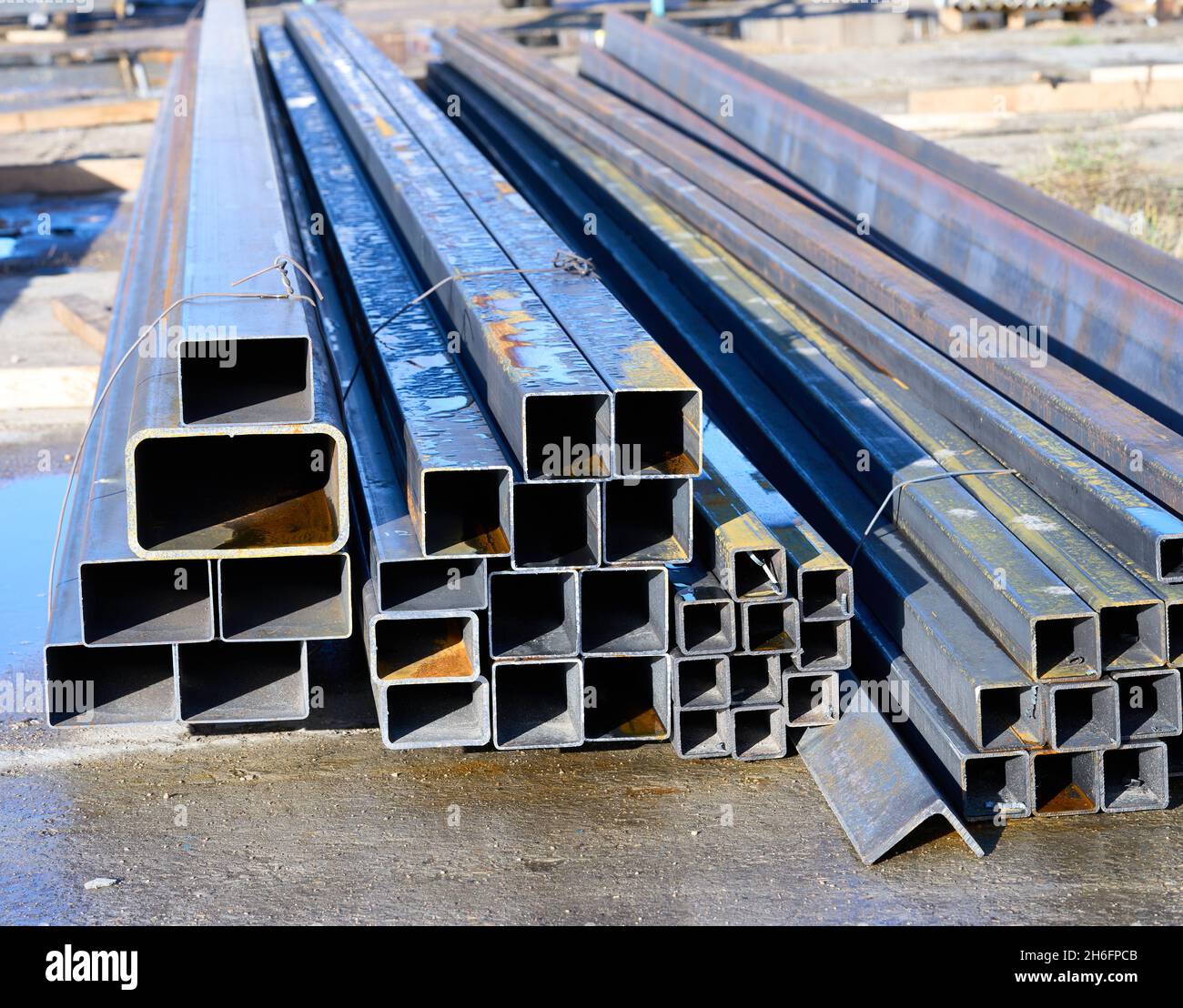 Metal pipe hi-res stock photography and images - Alamy