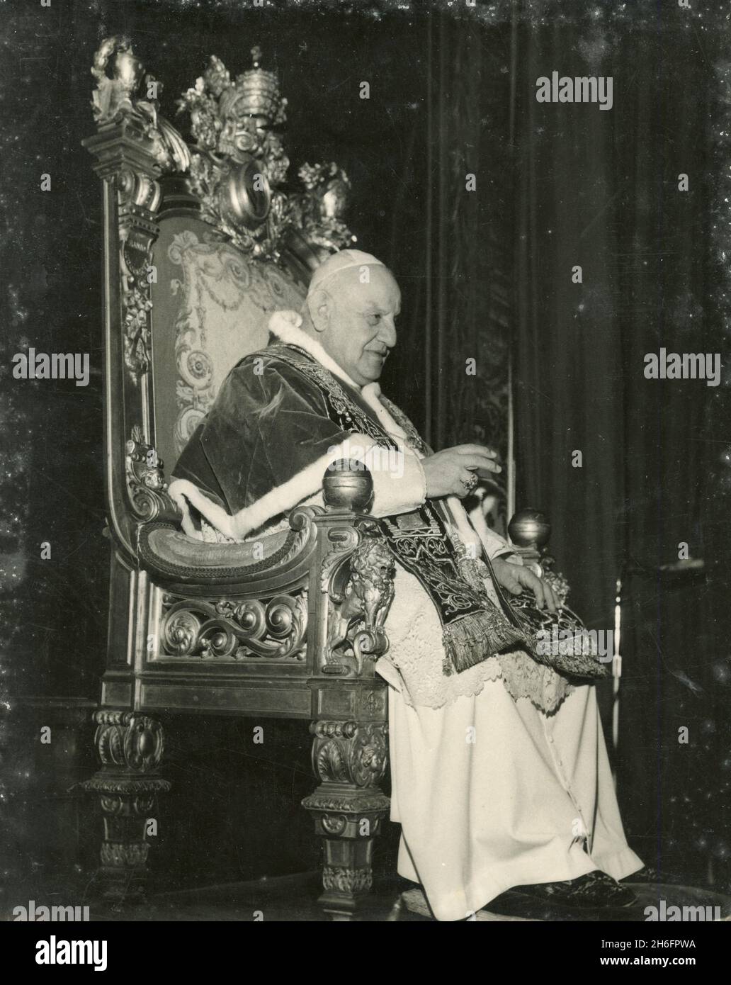 Pope John XXIII sitting on the papal chair, Vatican City 1960s Stock ...