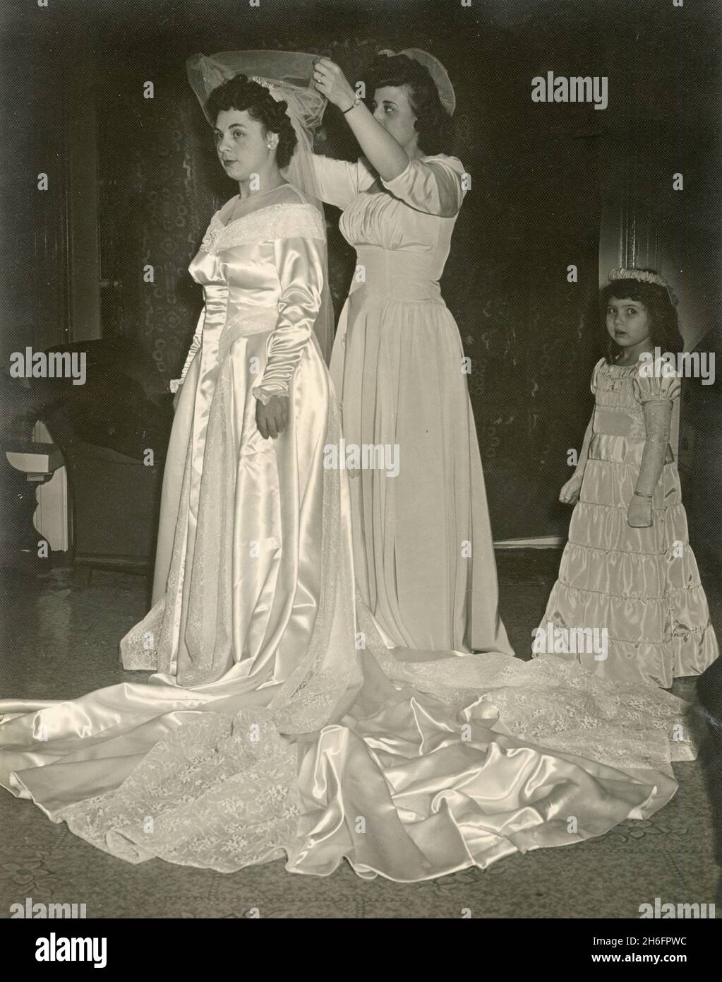 Photos of an Italian-American wedding from the 1940s: Preparation of ...