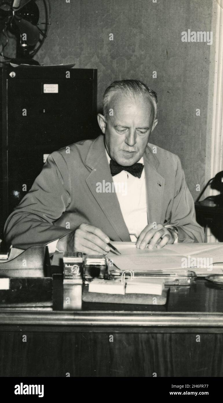 American scientist hi-res stock photography and images - Alamy