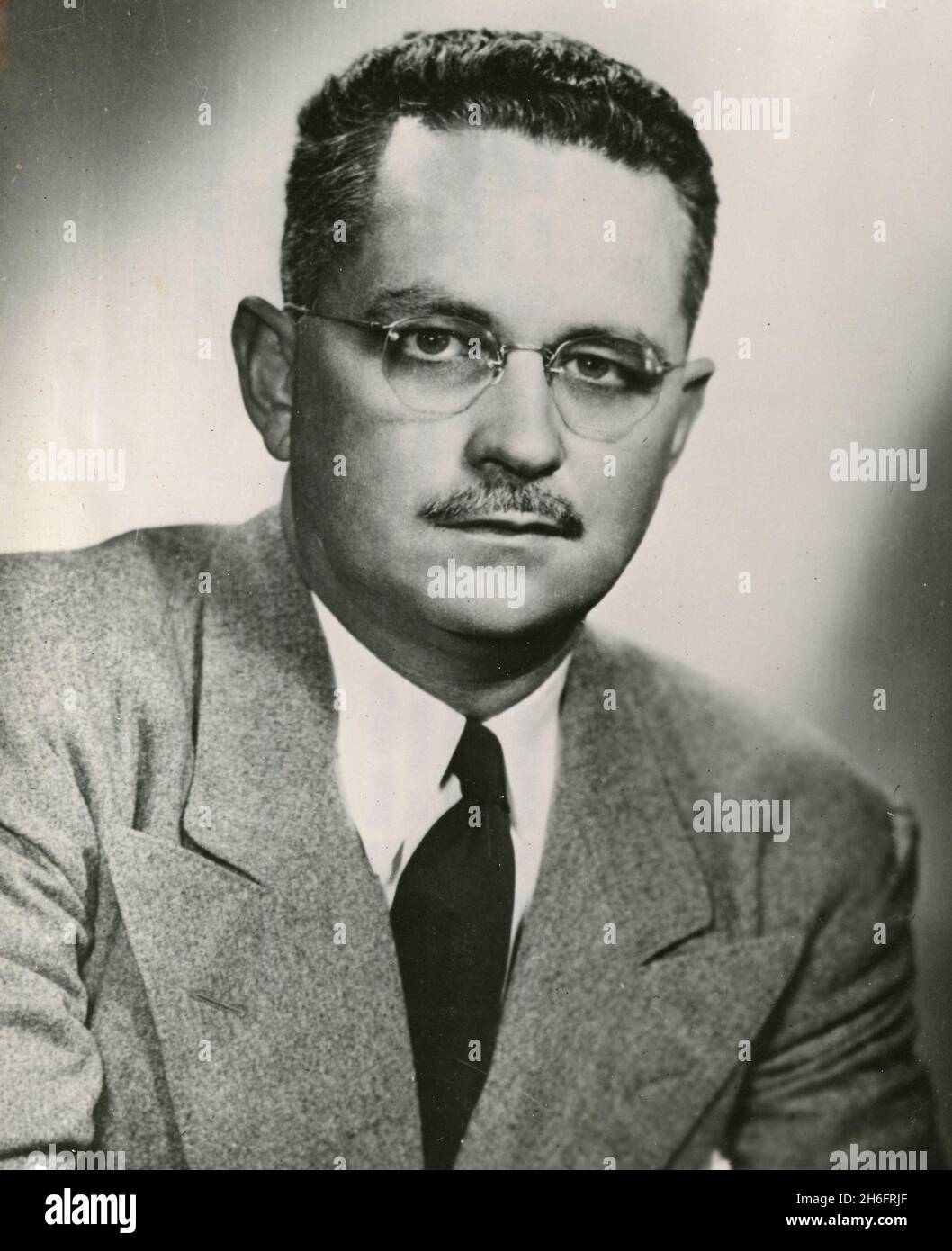 Hodding hi-res stock photography and images - Alamy