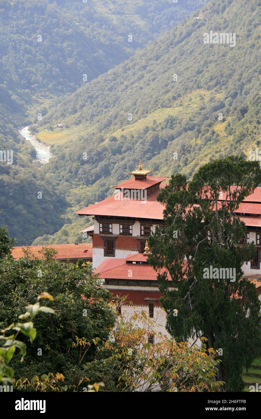 buddhist fortress (dzong) in trongsa in bhutan Stock Photo - Alamy