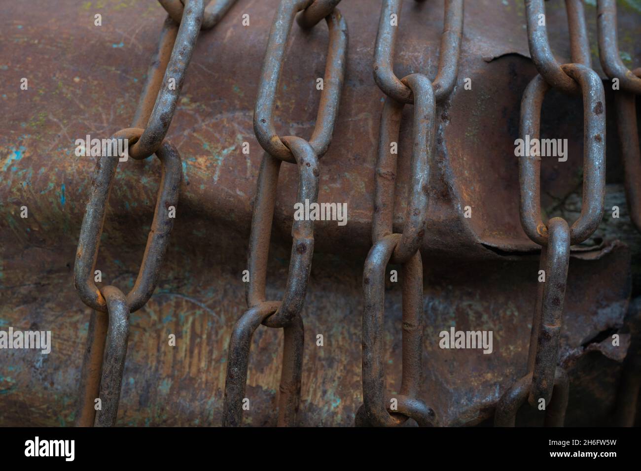 Deep rust on chain hi-res stock photography and images - Alamy
