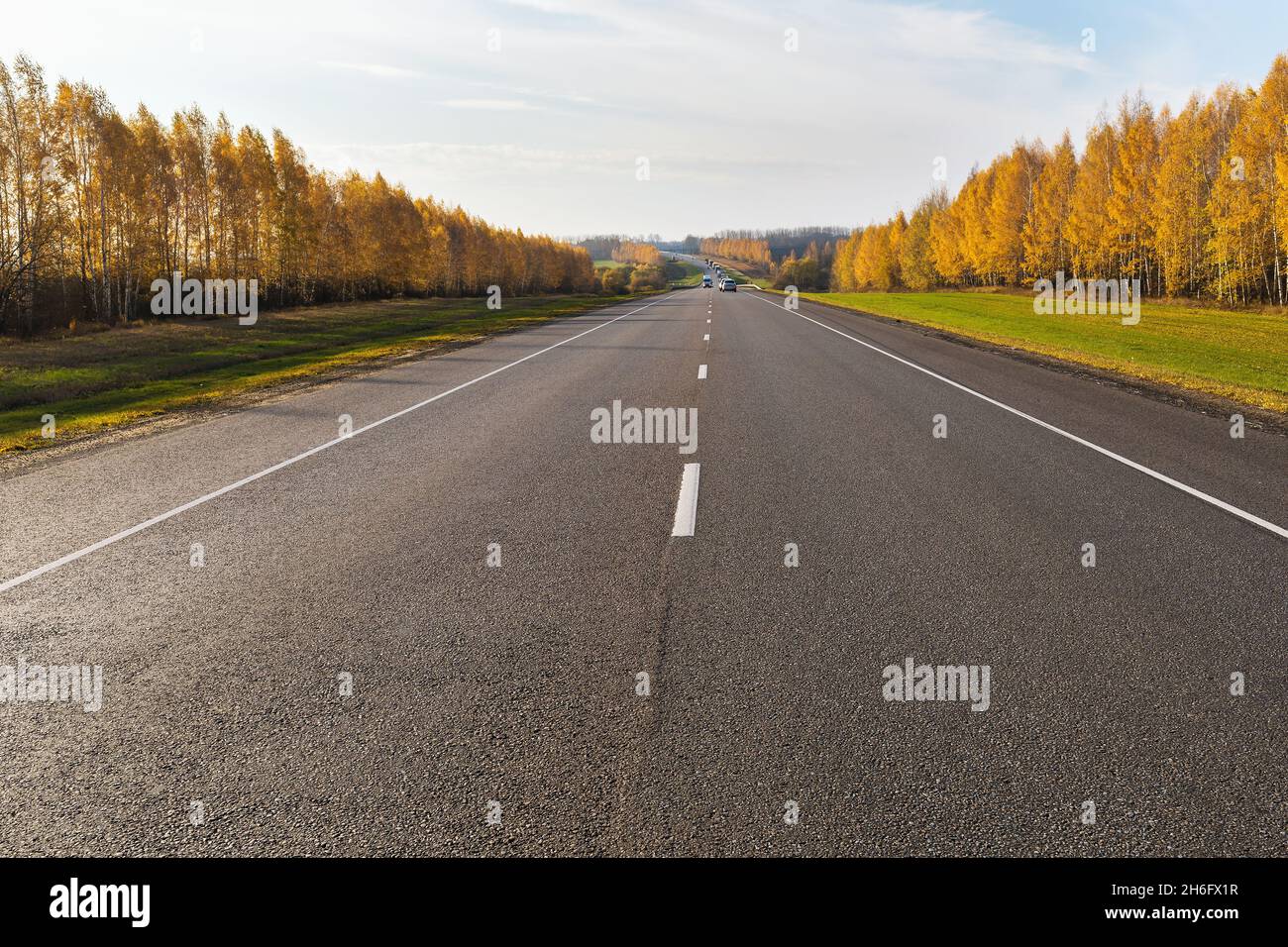 Two lane expressway hi-res stock photography and images - Alamy