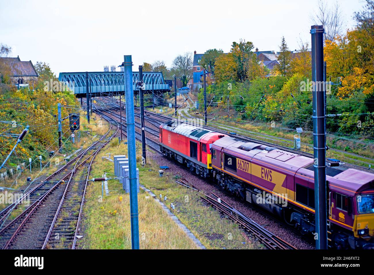 Class 60015 and Class 66207 on steel Freight about to go under Holgate ...