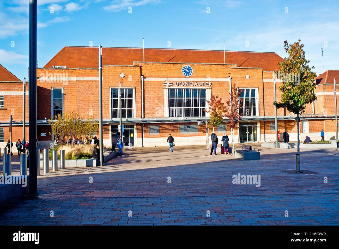 Doncaster Railway Station Facade, Doncaster, England Stock Photo - Alamy