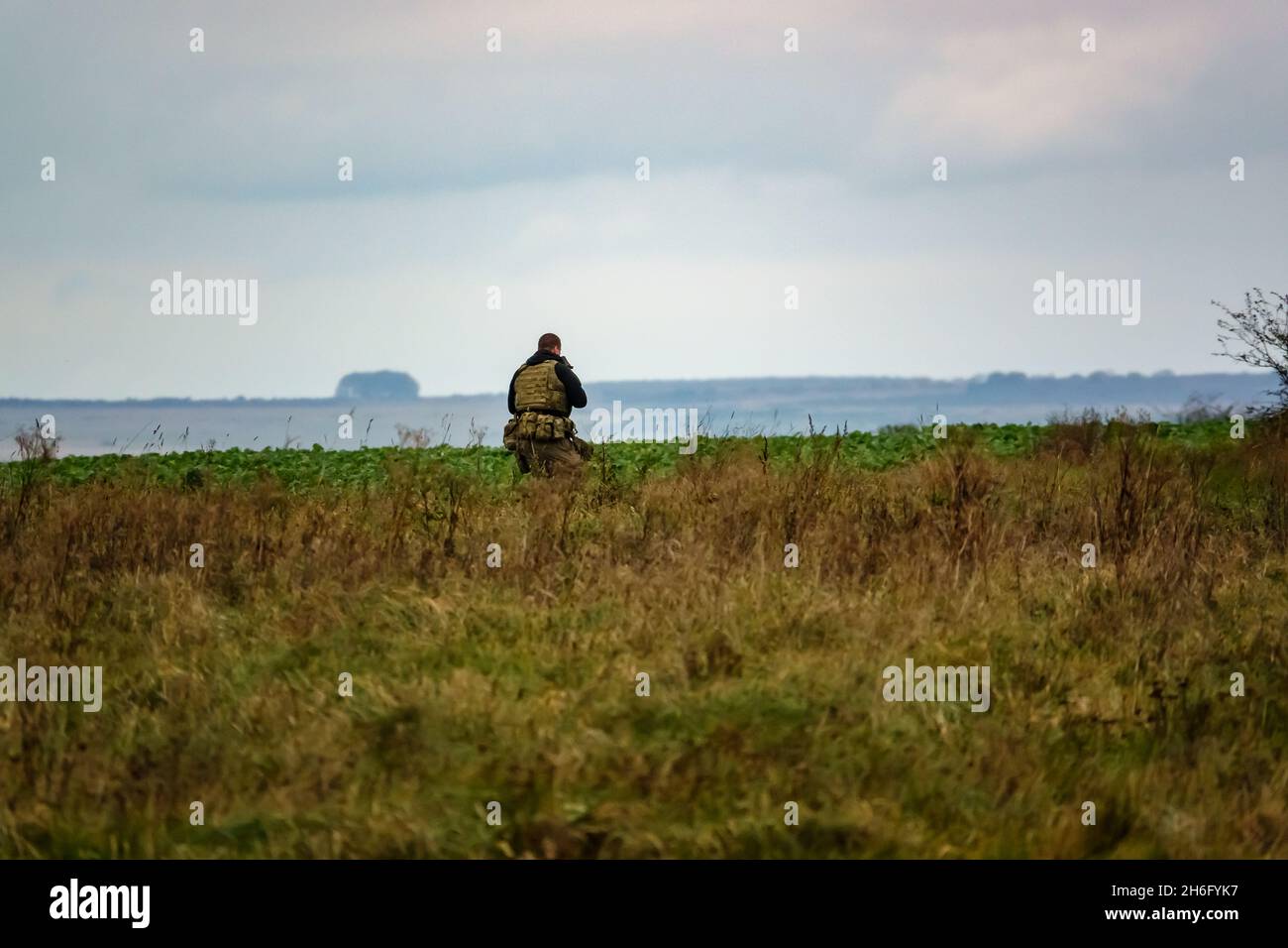 British army special forces soldier with SA80 L85 rifle at the ready ...
