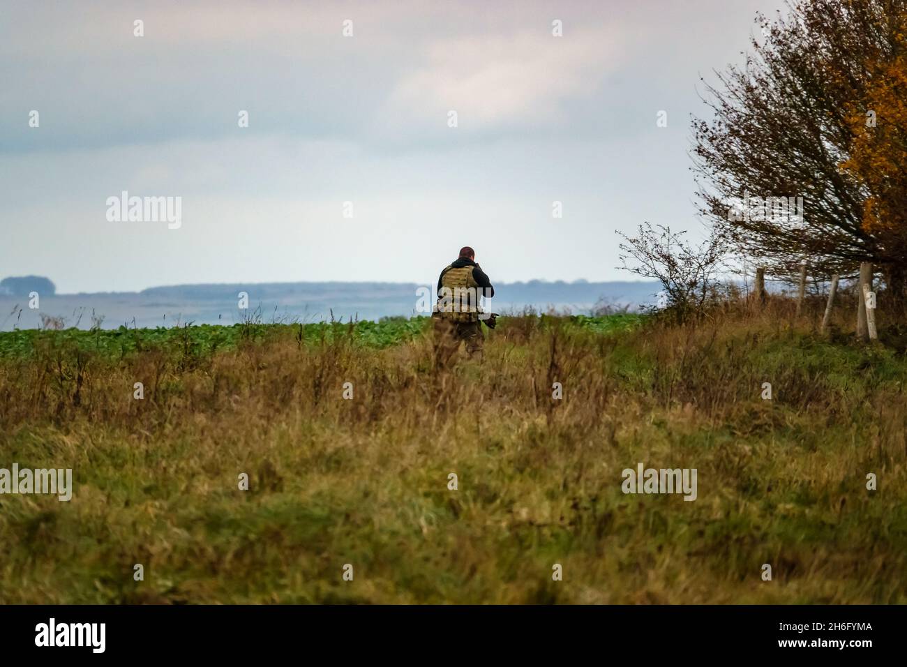 British army special forces soldier with SA80 L85 rifle at the ready ...