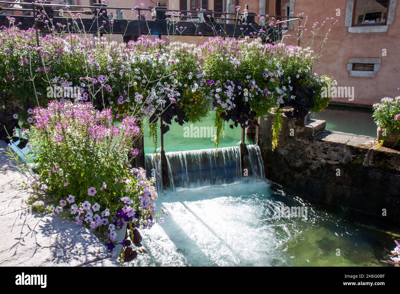 Canal sluice gate hi-res stock photography and images - Alamy
