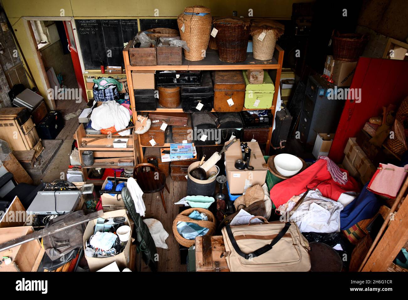 Clutter junk hi-res stock photography and images - Alamy