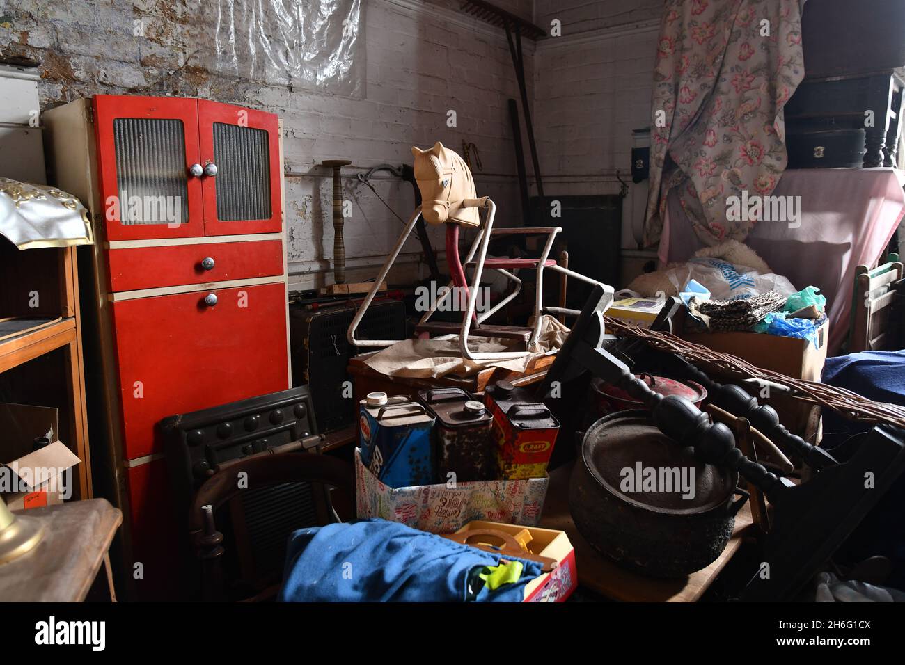 Clutter junk hi-res stock photography and images - Alamy