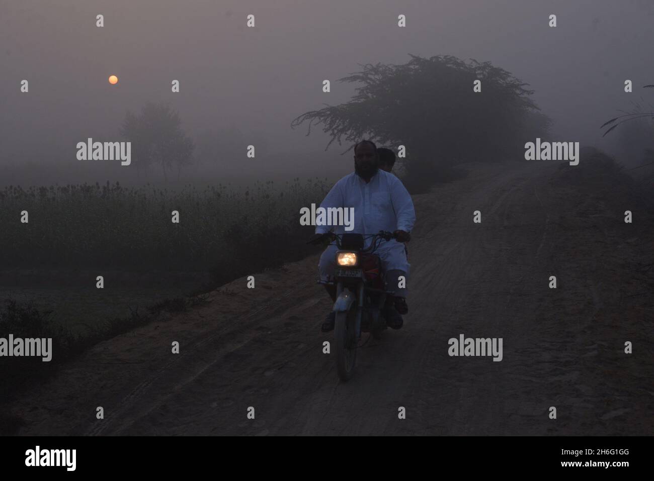Pakistan usa smoke hi-res stock photography and images - Alamy