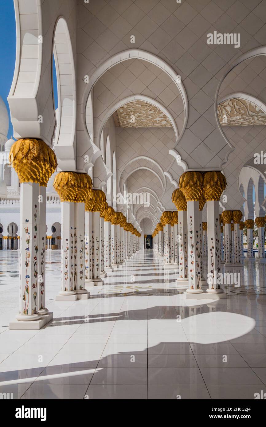 Walkway around Sheikh Zayed Grand Mosque in Abu Dhabi, the capital city ...