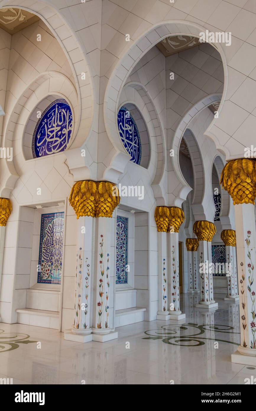 Walkway around Sheikh Zayed Grand Mosque in Abu Dhabi, the capital city ...