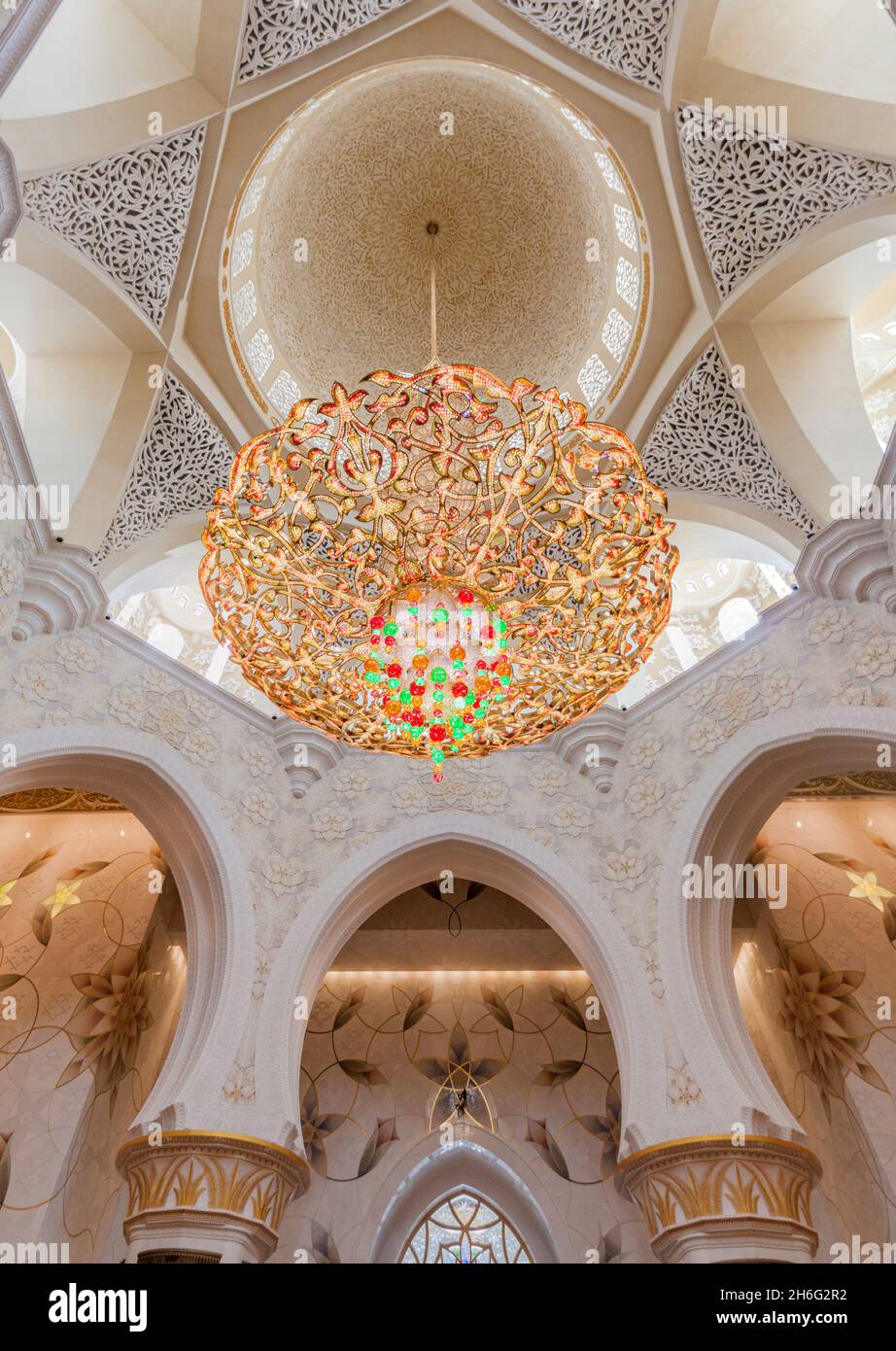 Chandelier in Sheikh Zayed Grand Mosque in Abu Dhabi, United Arab ...