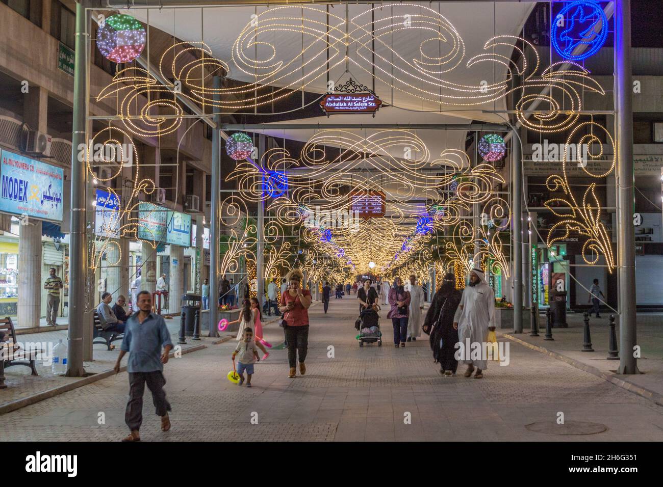 Kuwait shopping mall hi-res stock photography and images - Alamy