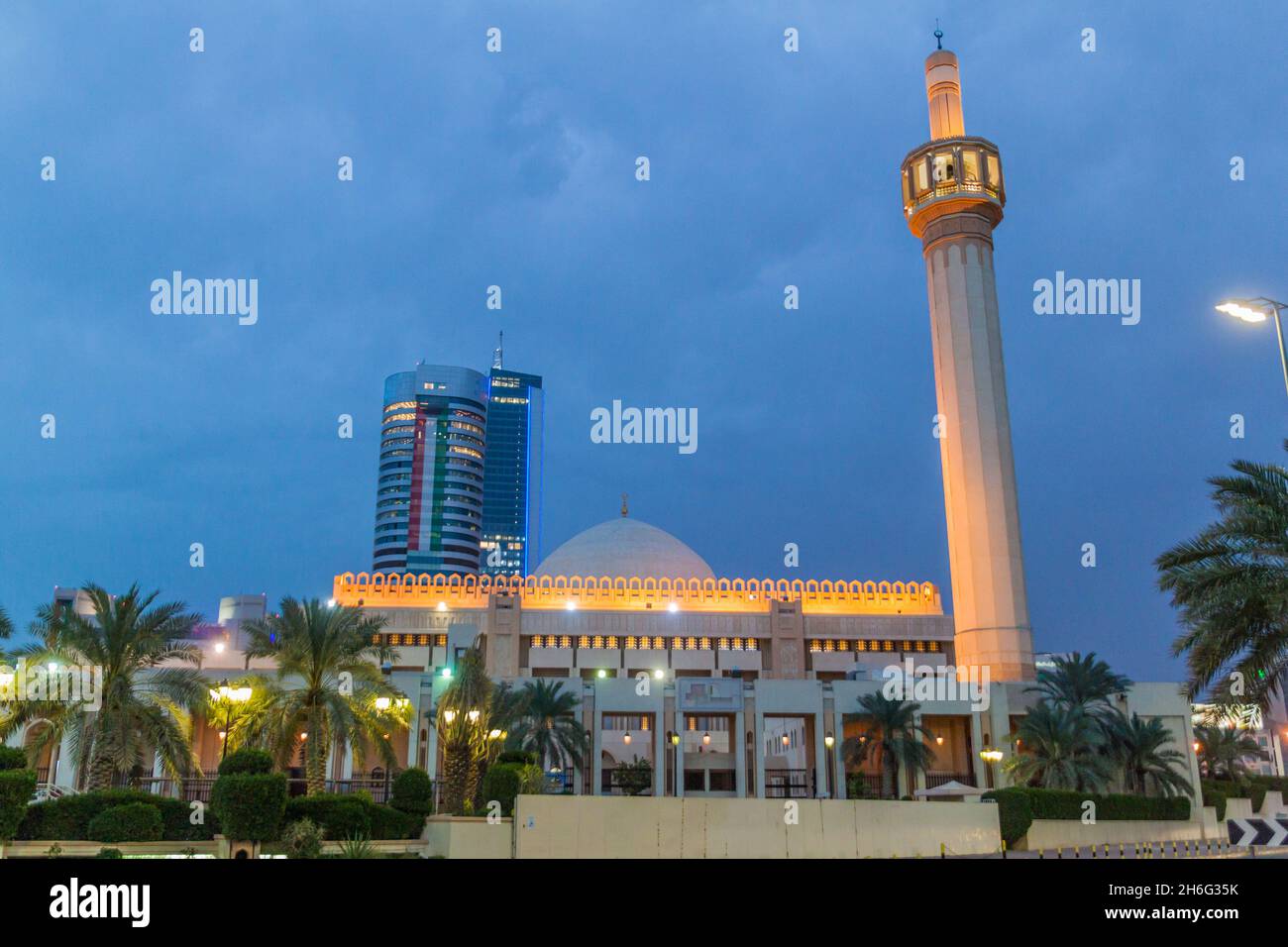 Night view of the Grand Mosque in Kuwait City Stock Photo - Alamy
