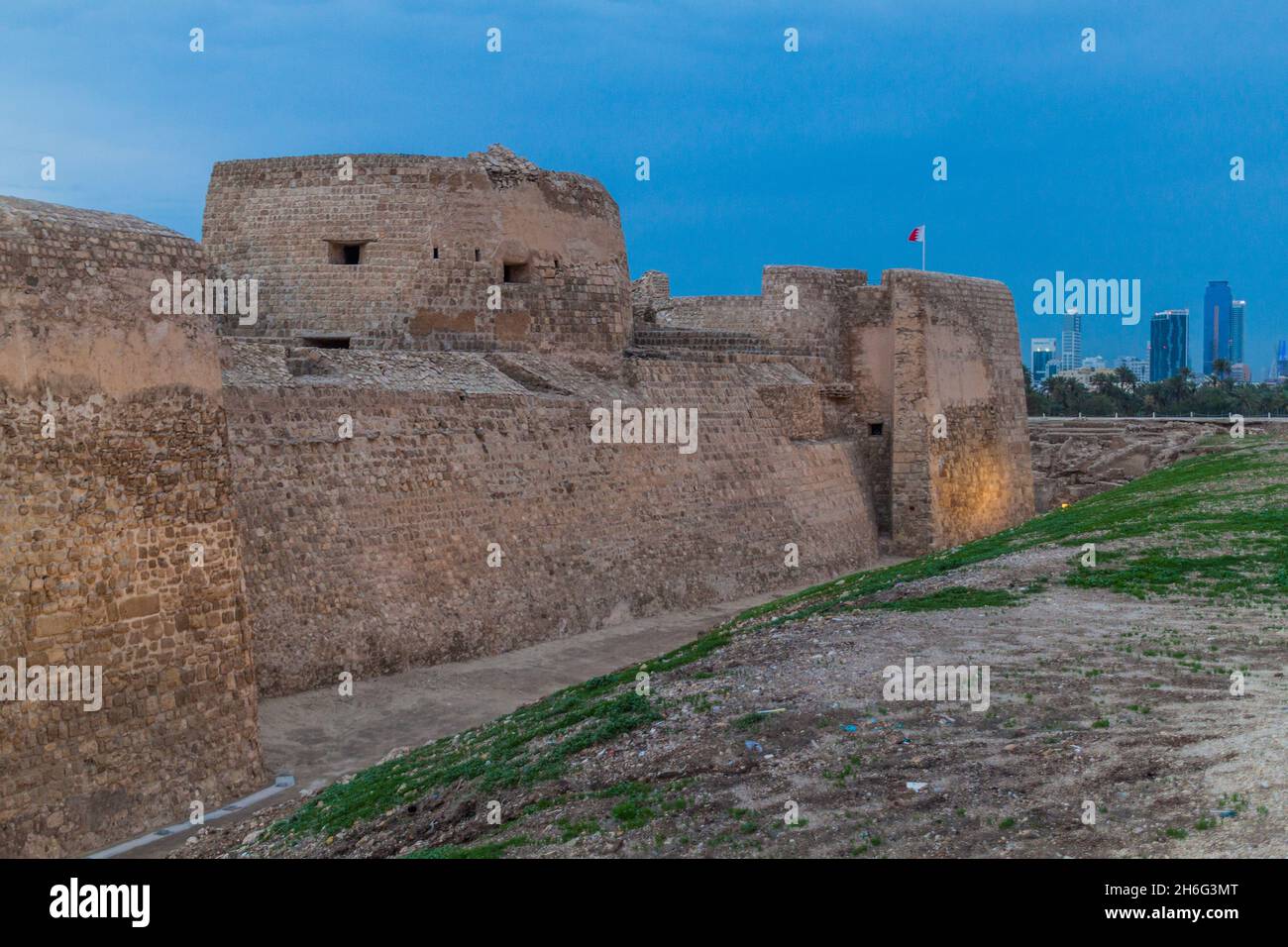 Bahrain Fort Qal'at al-Bahrain in Bahrain Stock Photo - Alamy