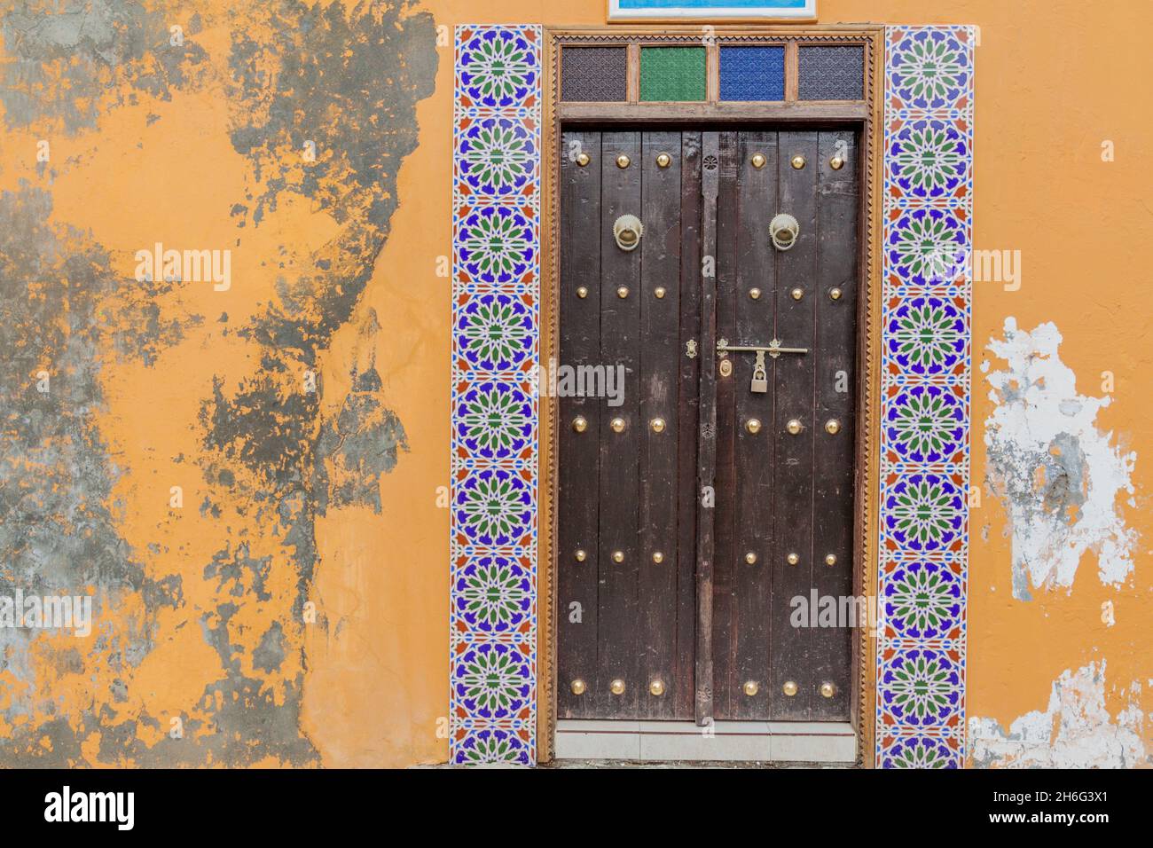 Old colorful door in Muharraq, Bahrain Stock Photo - Alamy