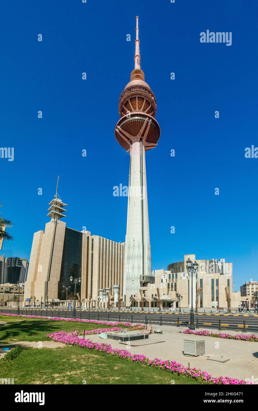Kuwait communication tower hi-res stock photography and images - Alamy