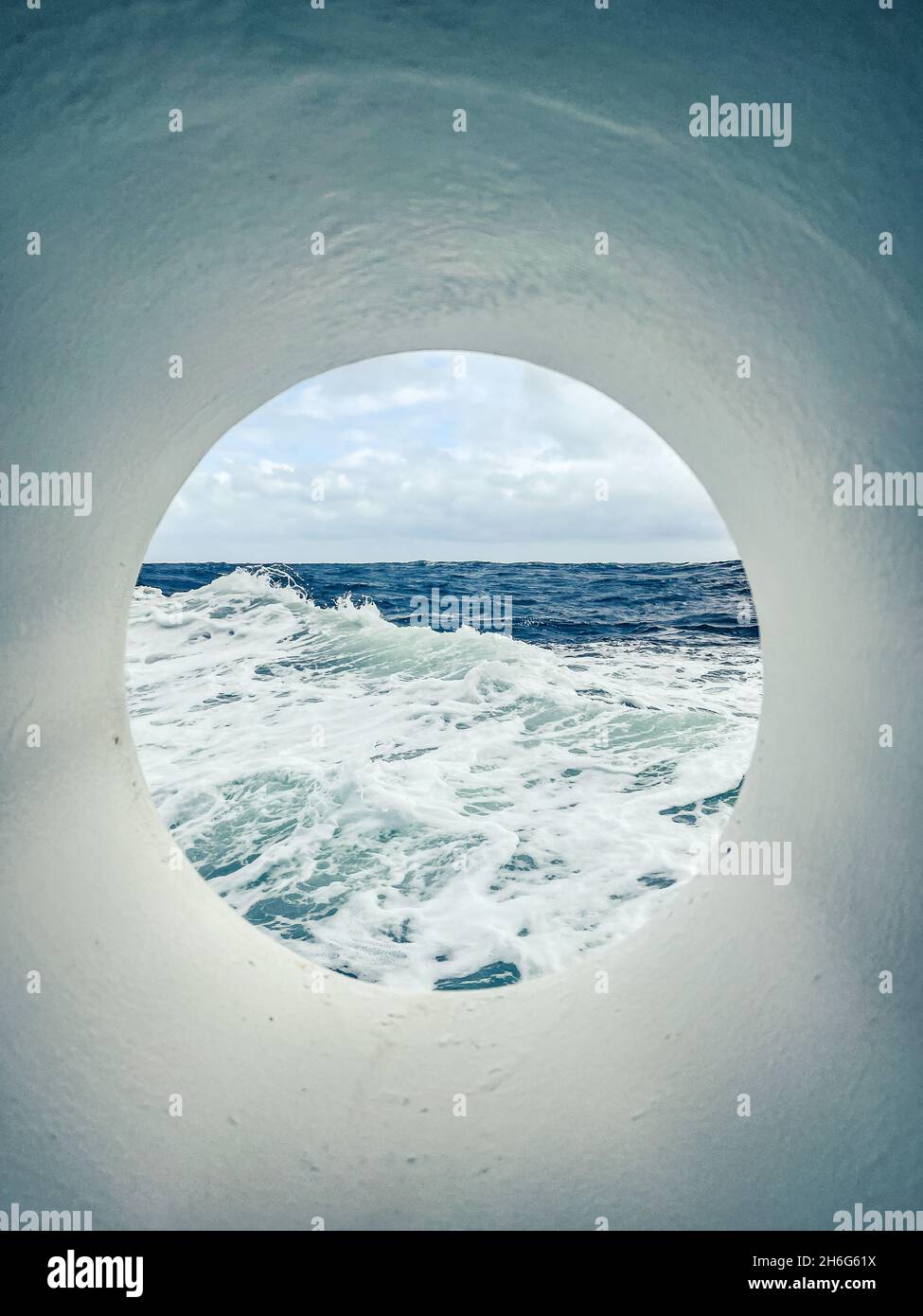 Port hole window hi-res stock photography and images - Alamy