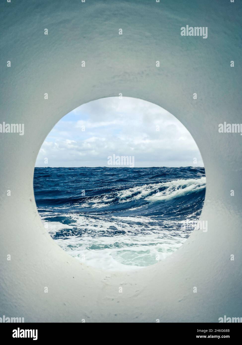 Port hole window hi-res stock photography and images - Alamy