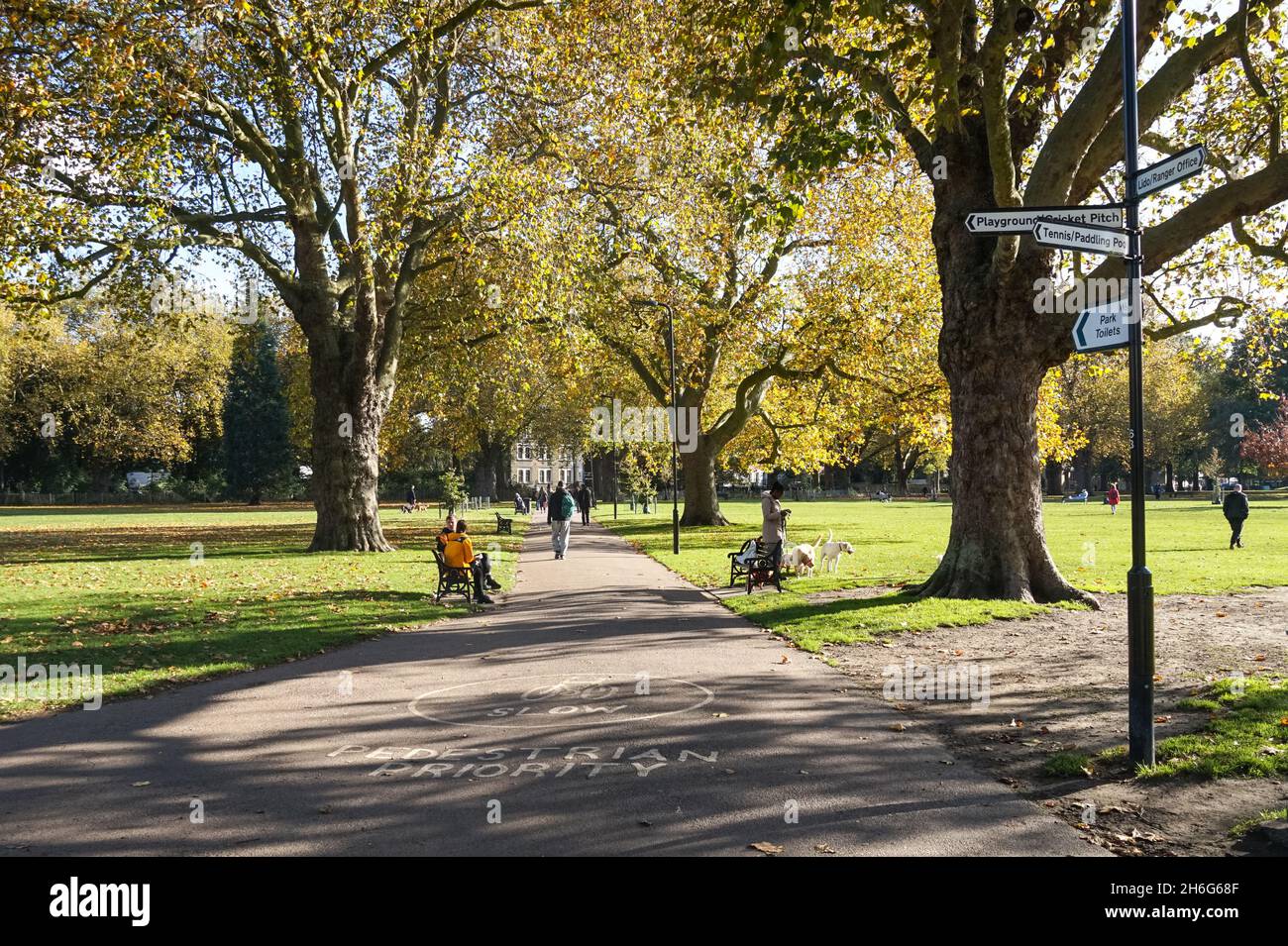People enjoying sunny autumn day in London Fields park in Hackney ...