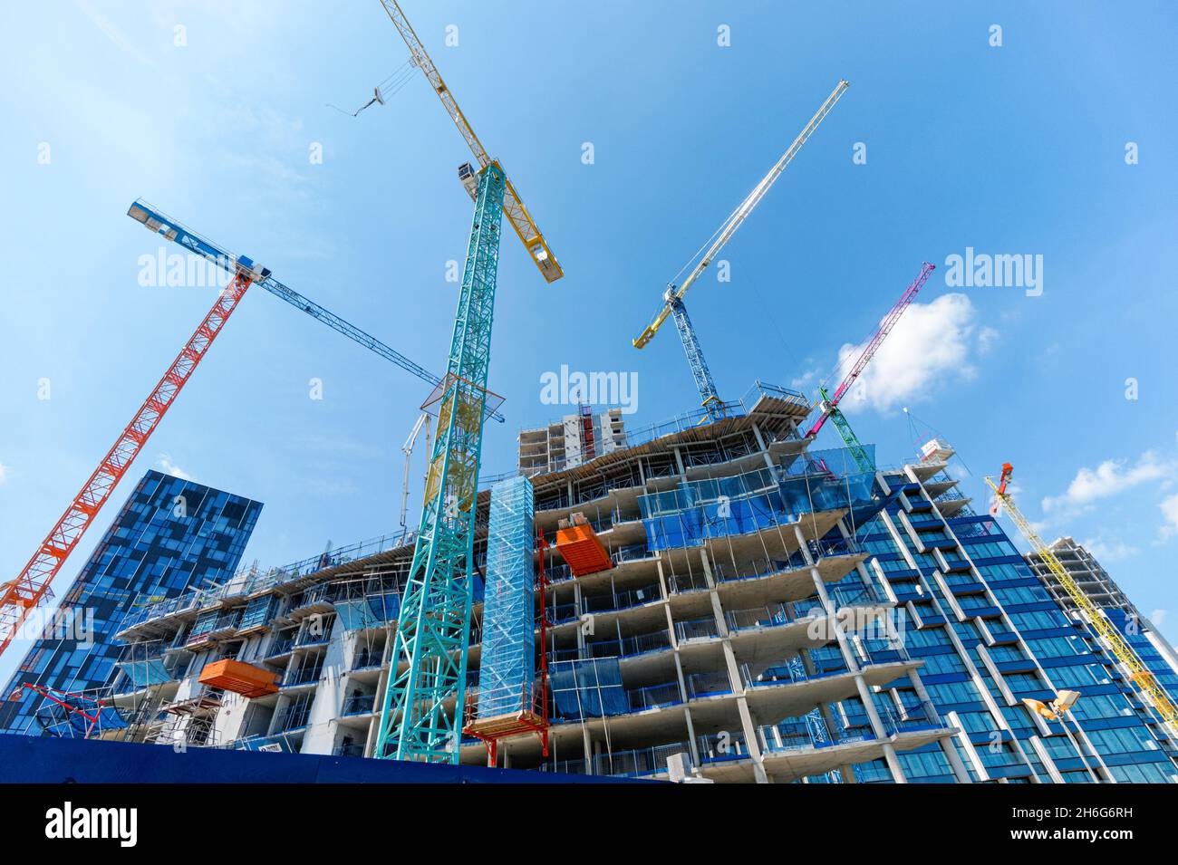 Under housing hi-res stock photography and images - Alamy