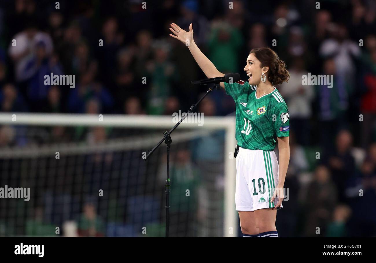 Carly Paoli sings the national anthems before the FIFA World Cup ...