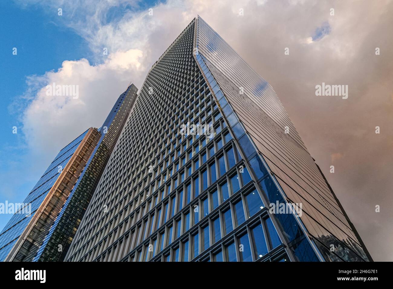 100 bishopsgate city financial district hi-res stock photography and ...