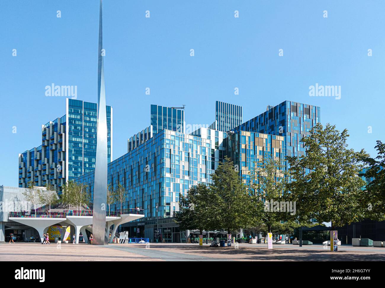 Peninsula Square in North Greenwich with modern office and residential ...