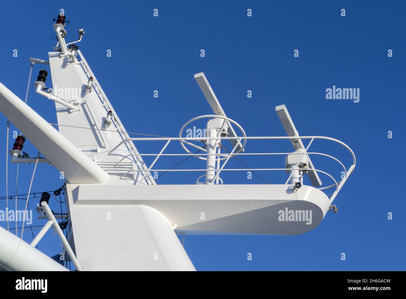 Radar ship hi-res stock photography and images - Alamy