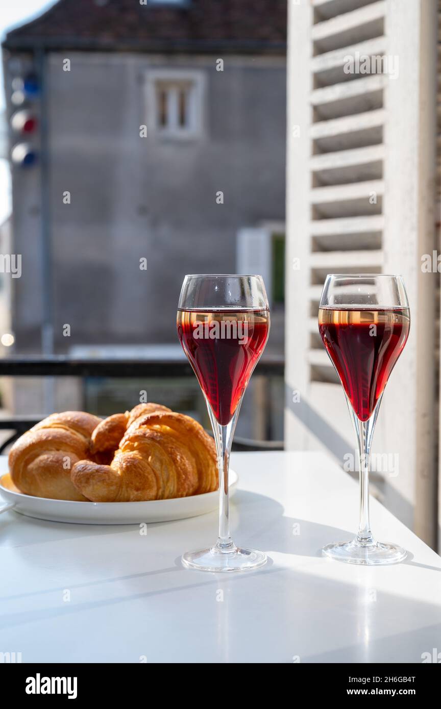 Kir royale champagne cocktail hi-res stock photography and images - Alamy