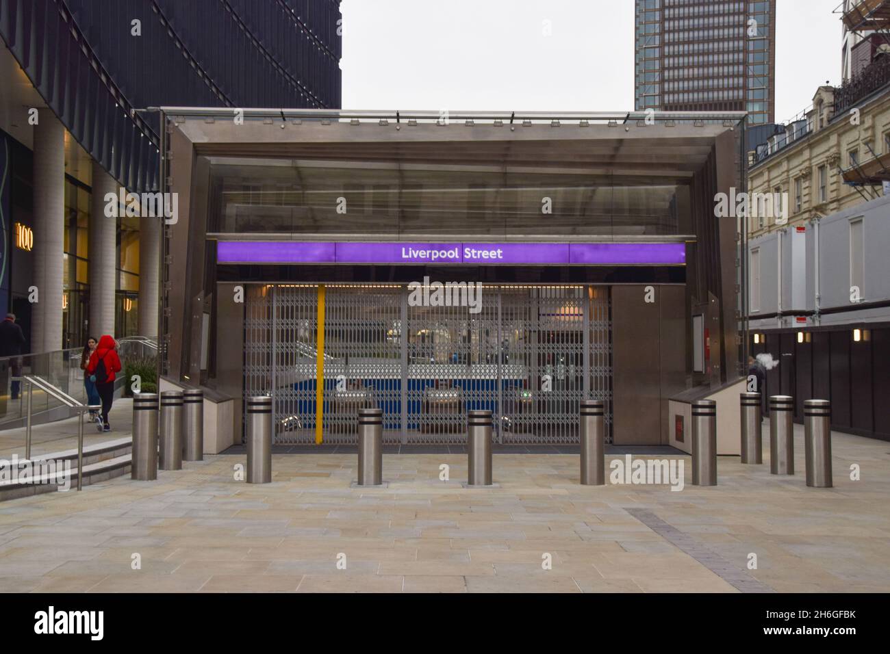 London, United Kingdom, 15 November 2021. Elizabeth Line entrance at ...