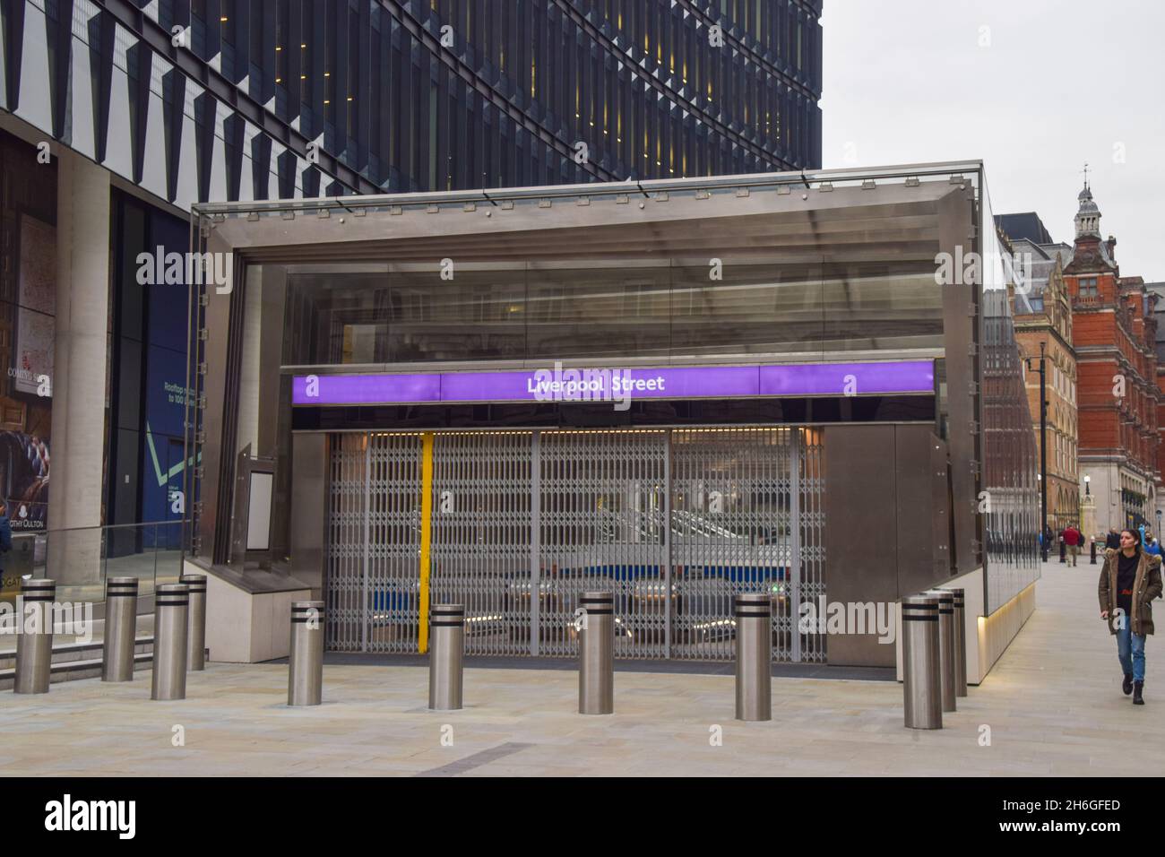 London, United Kingdom, 15 November 2021. Elizabeth Line entrance at ...