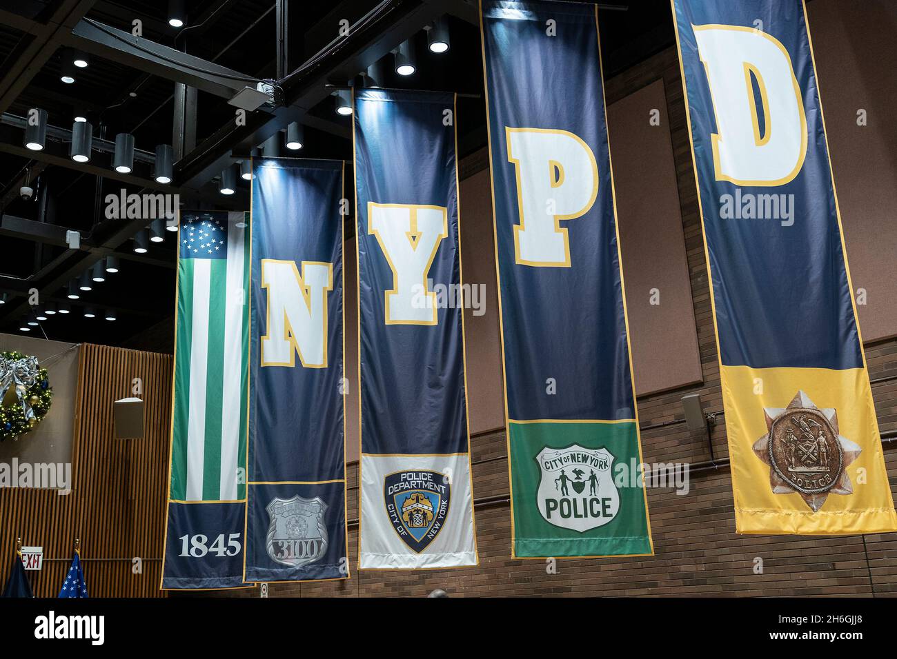 Nypd officer flower hi-res stock photography and images - Alamy