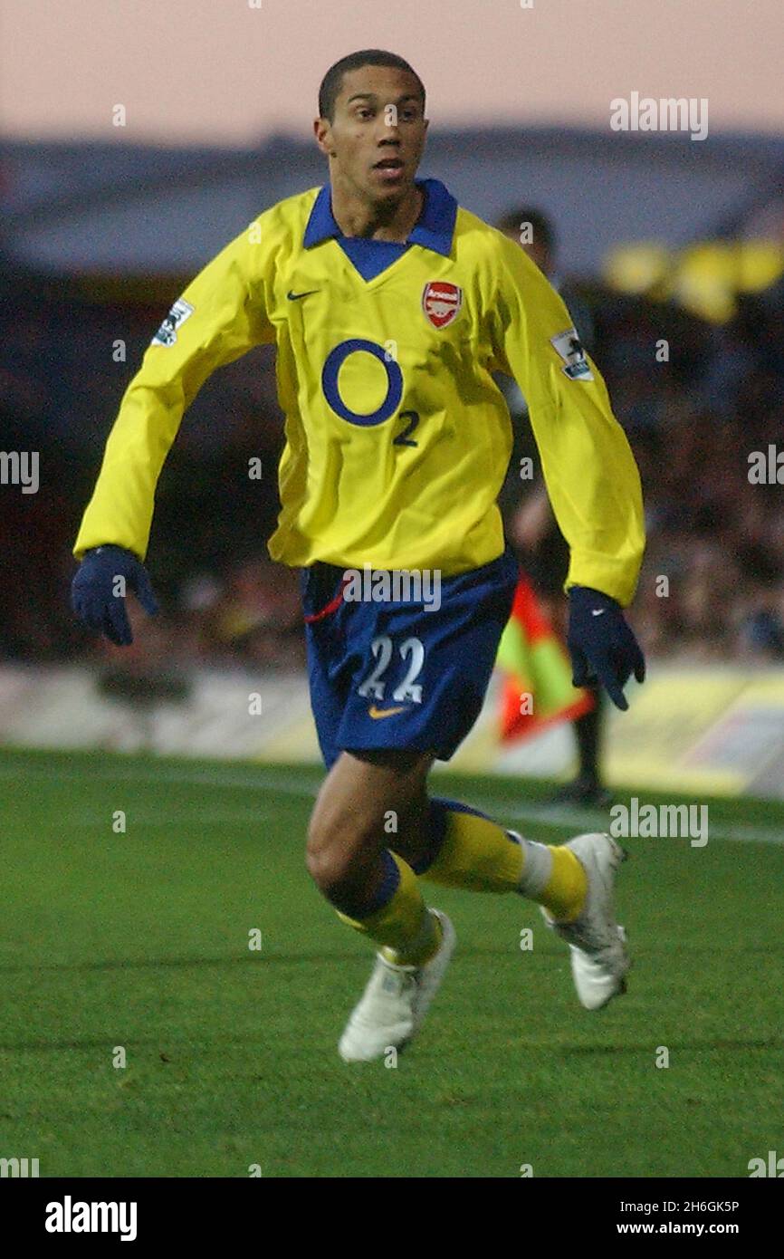 PORTSMOUTH V ARSENAL 2004 GAEL CLICHY PIC MIKE WALKER, 2004 Stock Photo ...