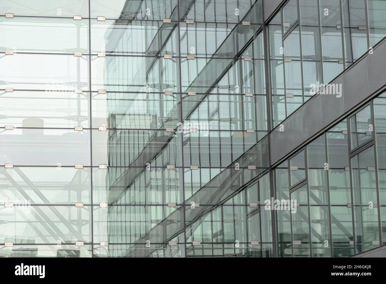 Modern urban buildings glass hi-res stock photography and images - Alamy