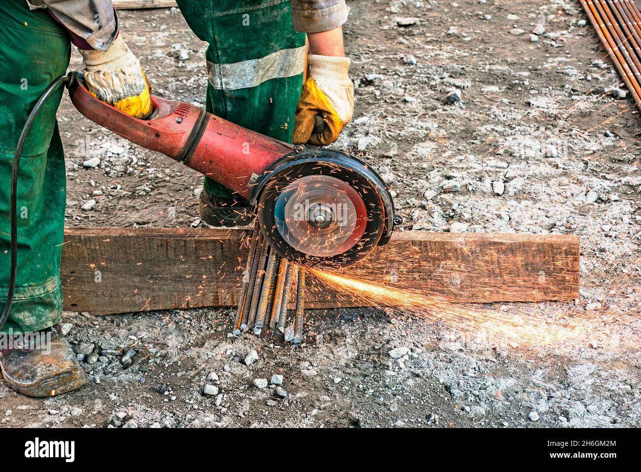 Worker cuts steel rebar using hi-res stock photography and images - Alamy