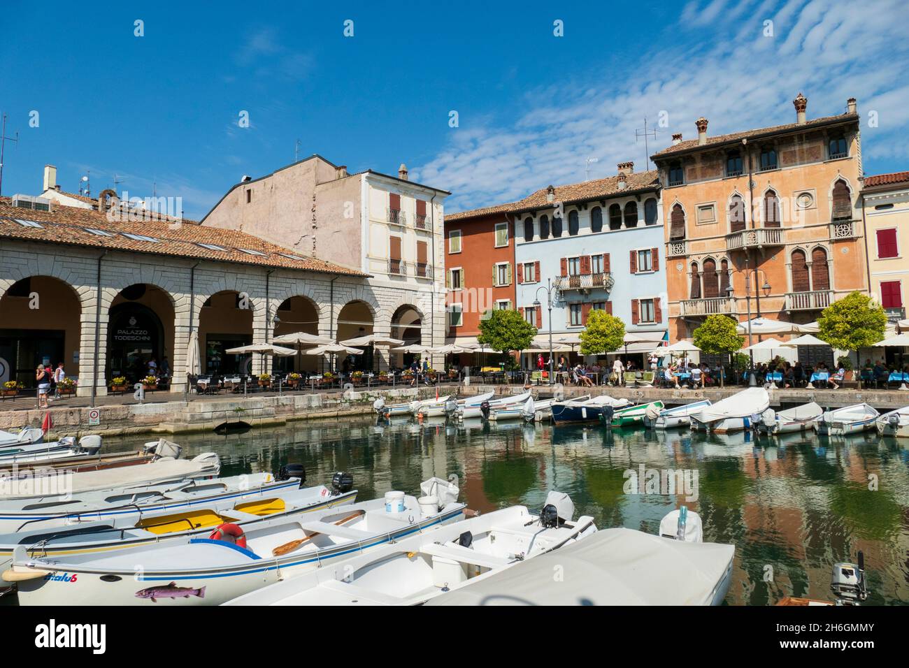 Alter Hafen Porto Vecchio in Desenzano Stock Photo - Alamy
