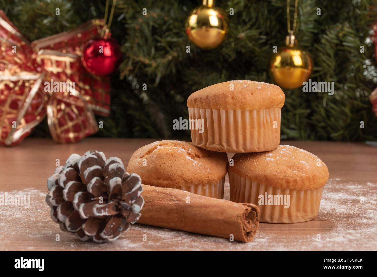 Cupcake pyramid hi-res stock photography and images - Alamy
