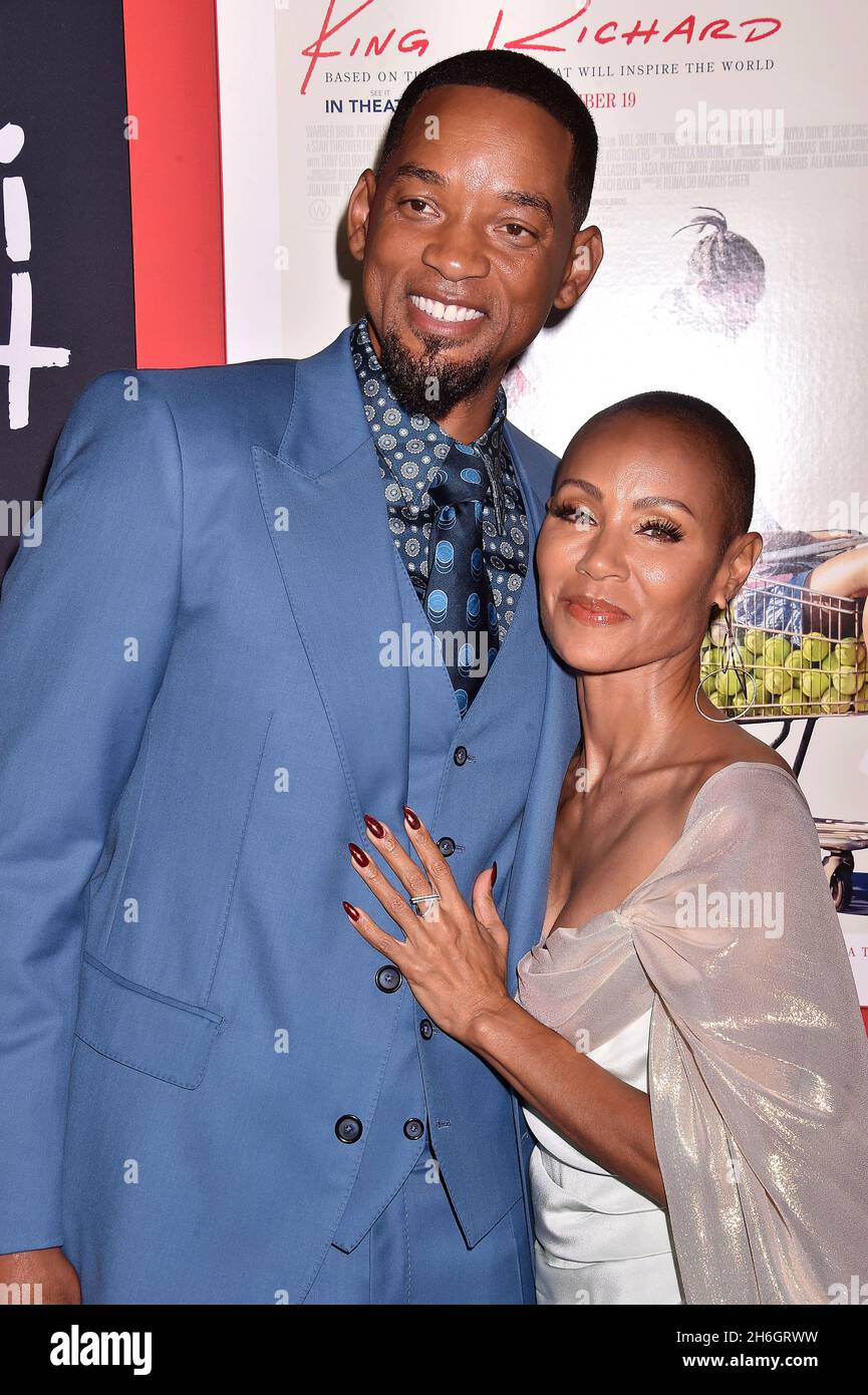 HOLLYWOOD, CA - NOVEMBER 14: Will Smith (L) and Jada Smith attend the ...