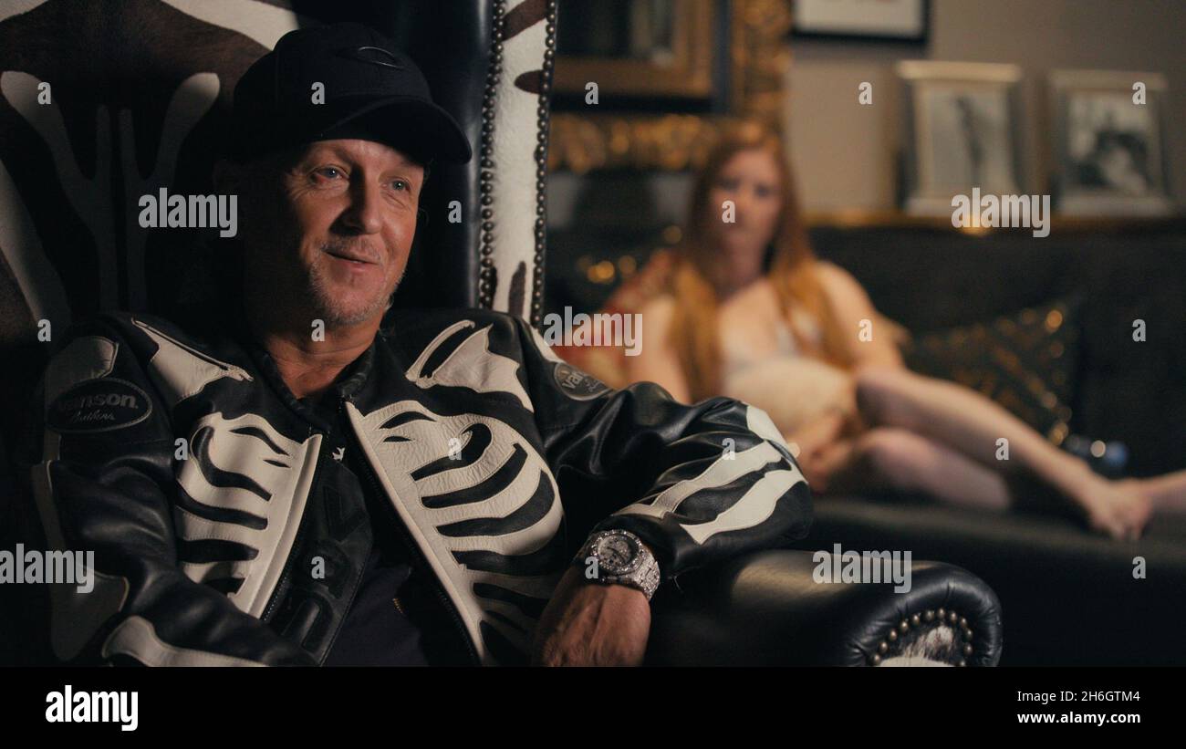 TIGER KING, (aka TIGER KING 2), from left: Jeff Lowe, Lauren Lowe ...