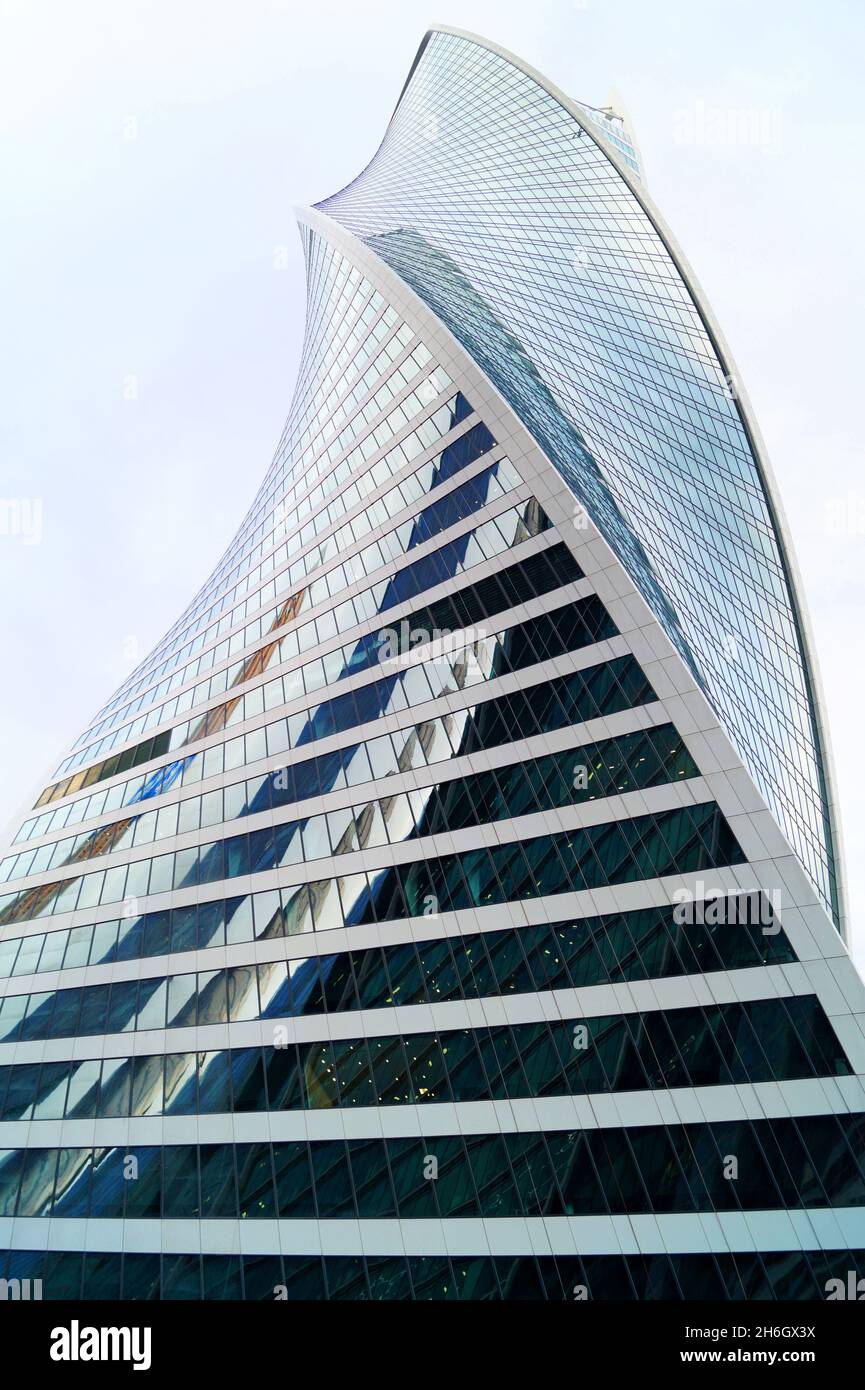 Mirrored skyscraper in the center of new Moscow Stock Photo - Alamy