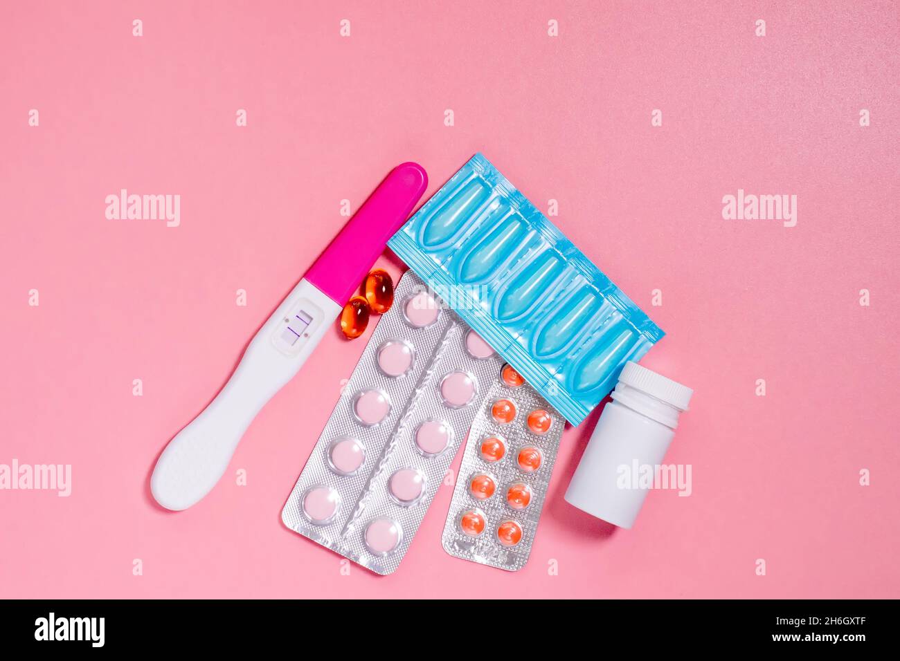 Prenatal vitamins capsules hi-res stock photography and images - Alamy
