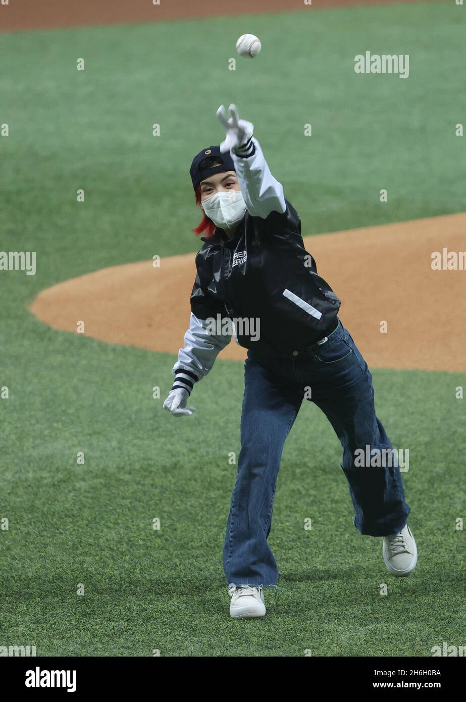 16th Nov, 2021. Ceremonial 1st pitch by 'Street Woman Fighter' star ...